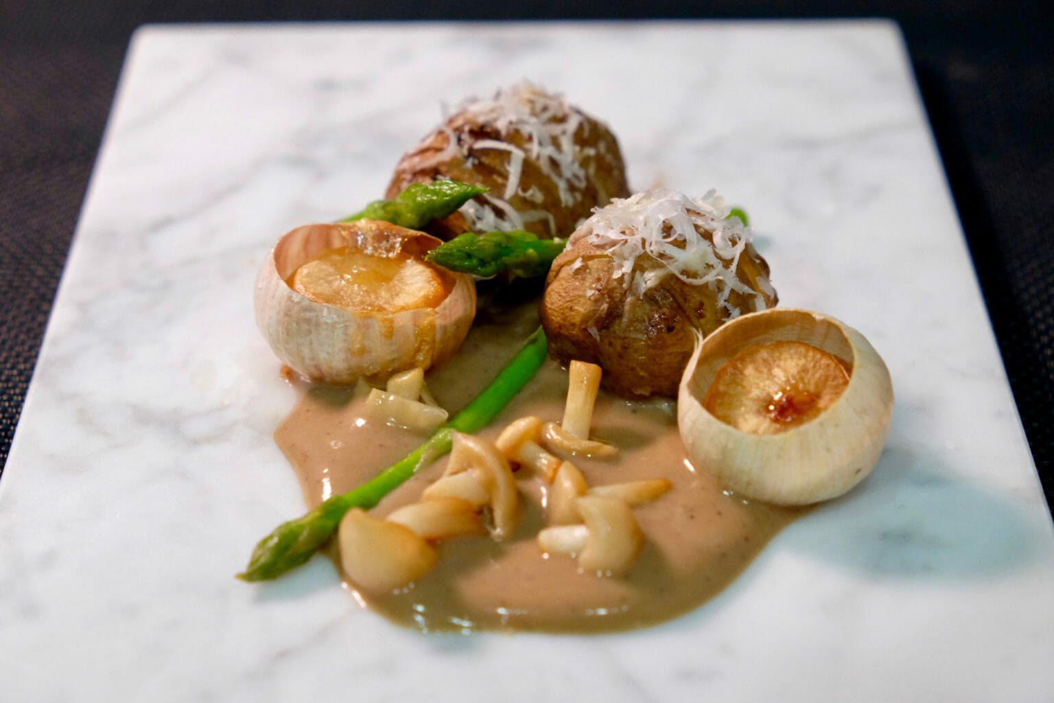 Mushroom chestnut puree, roast potatoes and garlic - delectabilia