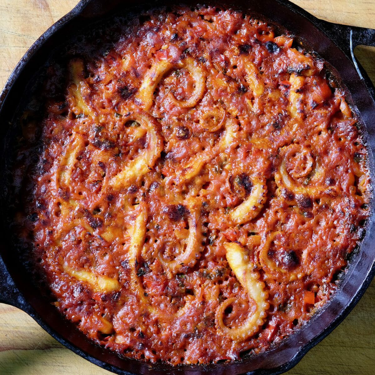 Grilled octopus on baked beans - delectabilia